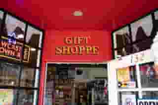 Gift Shoppe & Bakery - Ye Olde King's Head - Restaurant in CA