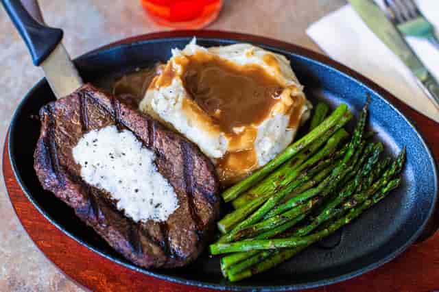 Lucky's Restaurant & Bar - American Restaurant in Lacey, WA