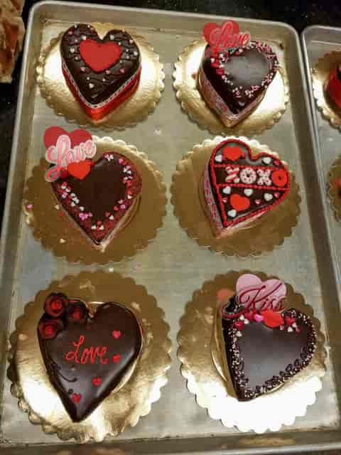 Specialty Cakes - Rick's Dessert Diner - Dessert Shop in Sacramento, CA