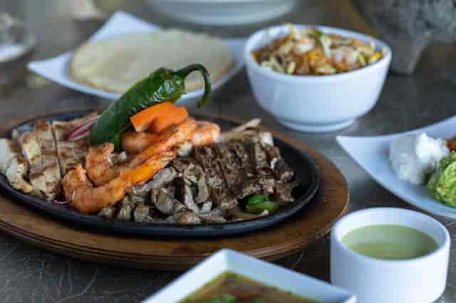 El Pacifico Seafood Restaurant & Sushi Bar