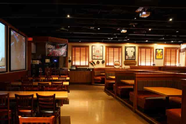 About - Damon's Grill & Sports Bar