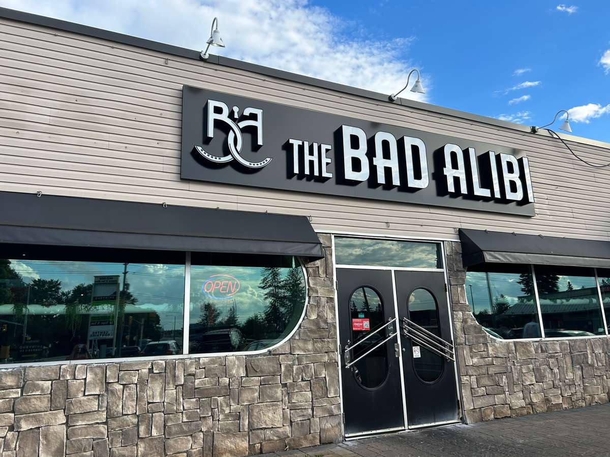 Contact - The Bad Alibi - Pub in ON