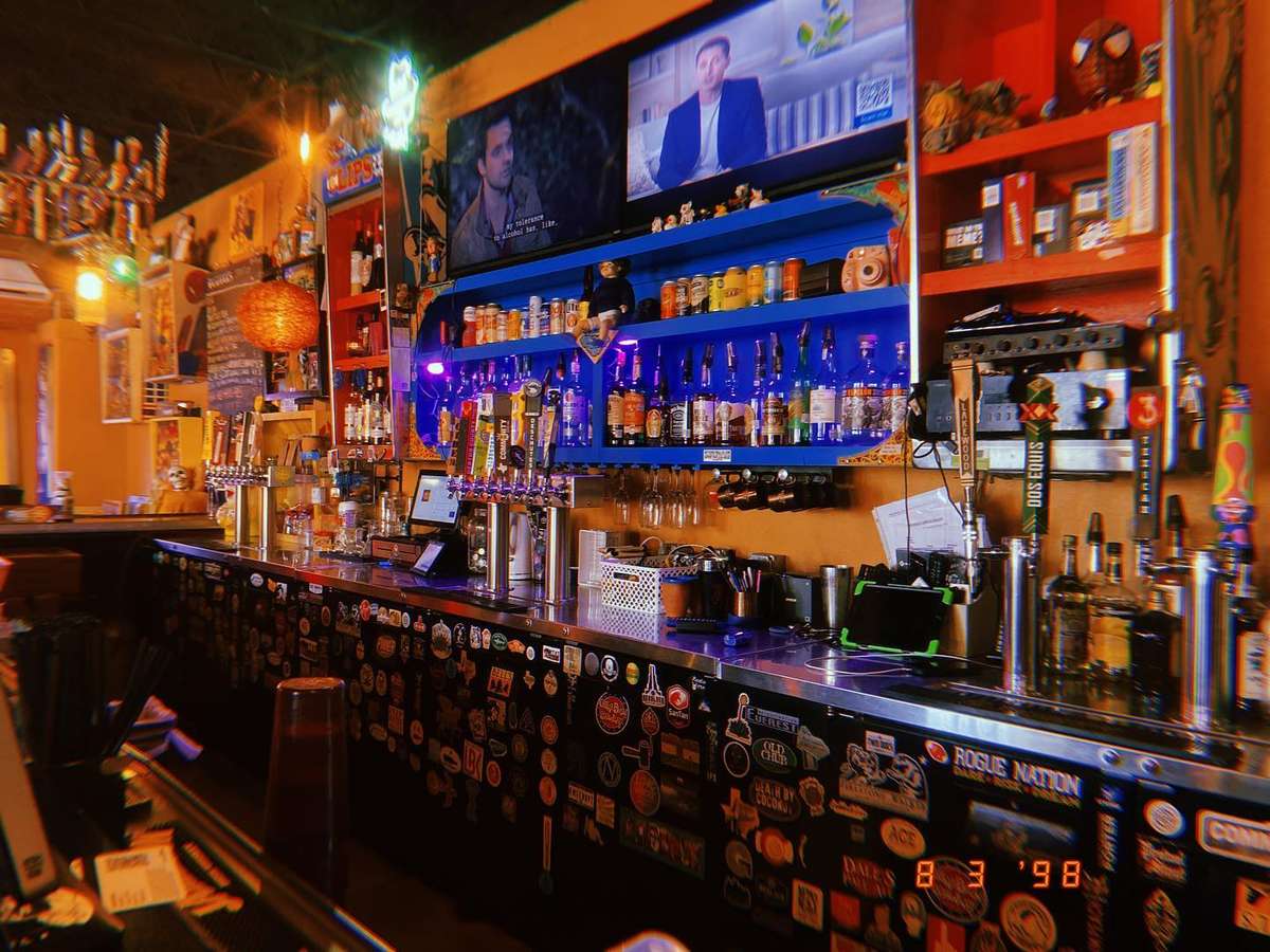 About - Flippers Tavern - Hot Dog Restaurant in Lubbock, TX