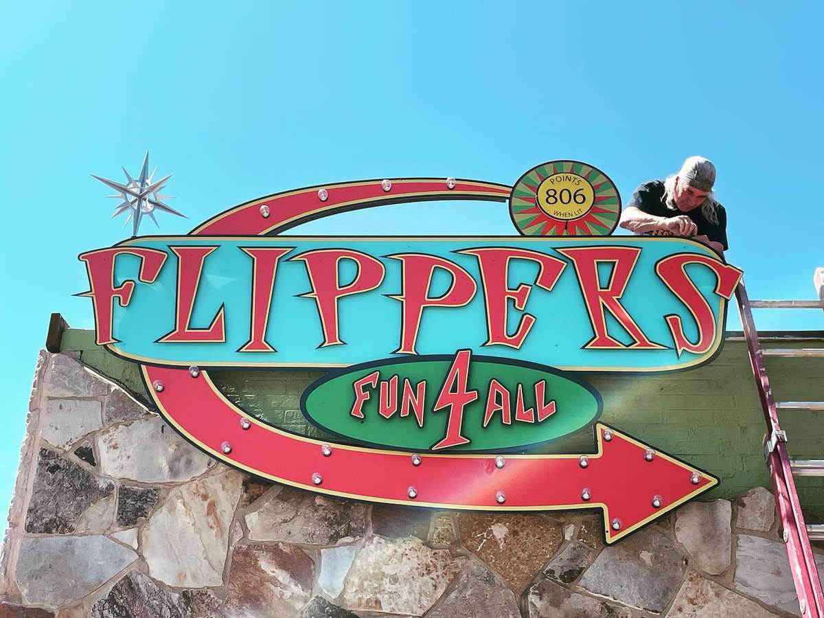 Store - Flippers Tavern - Hot Dog Restaurant in Lubbock, TX