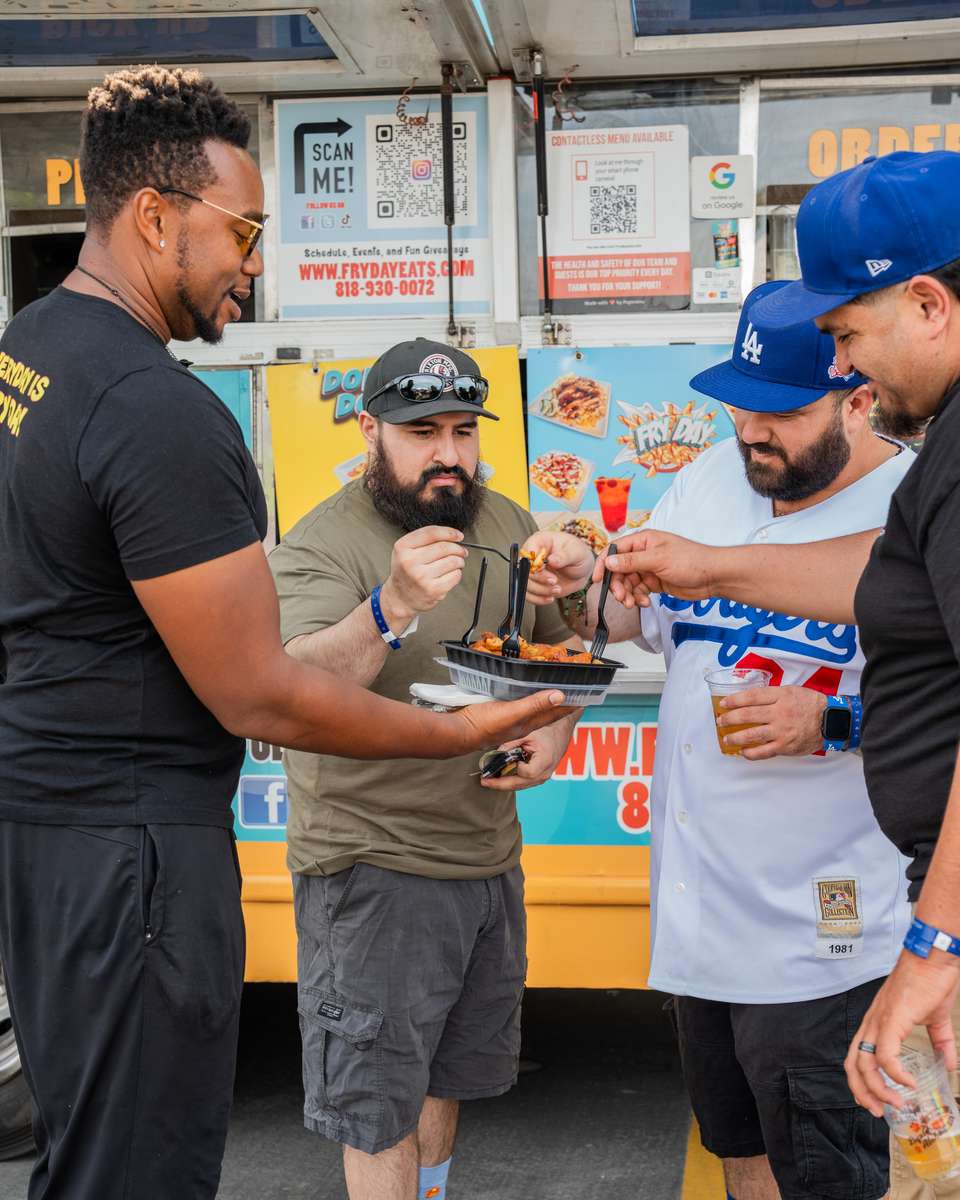 How Do Food Trucks Handle Large Orders with Consistent Quality? - Fry ...