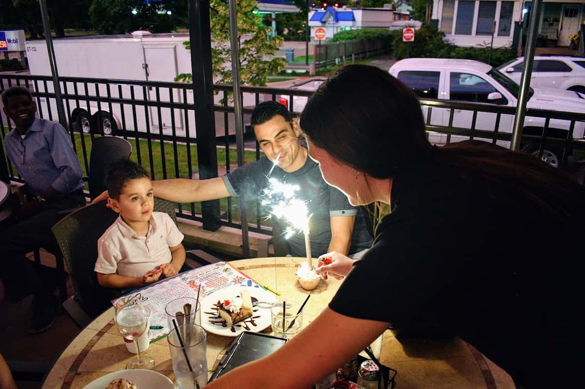 Wheeling - Moretti's Restaurants: Best Thin Crust & Deep Dish Pizza Chicago