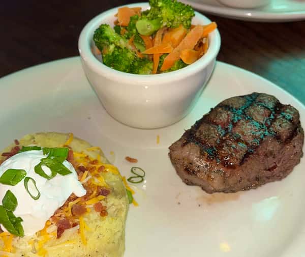 6 Oz Sirloin Steak - Tailgators Pub & Grill