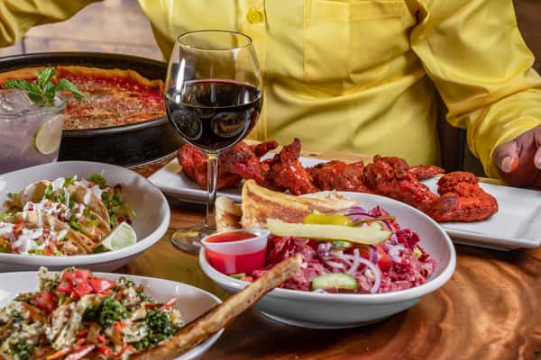 Gallery - Williams Inn Pizza & Sports Bar - Pizza Restaurant in Chicago, IL