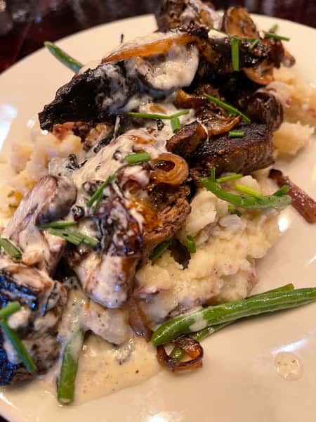 Prime Filet Mignon Tips au Poivre - Decanter International Chophouse ...