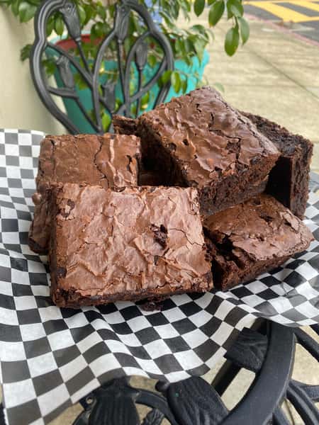 Regular Chocolate Brownie - Roadees' Cafe - Restaurant in Brentwood, CA