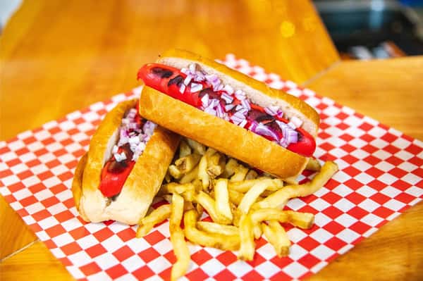 2 Red Dogs - Lobster Cooker and Pub - Seafood Restaurant in Freeport, ME