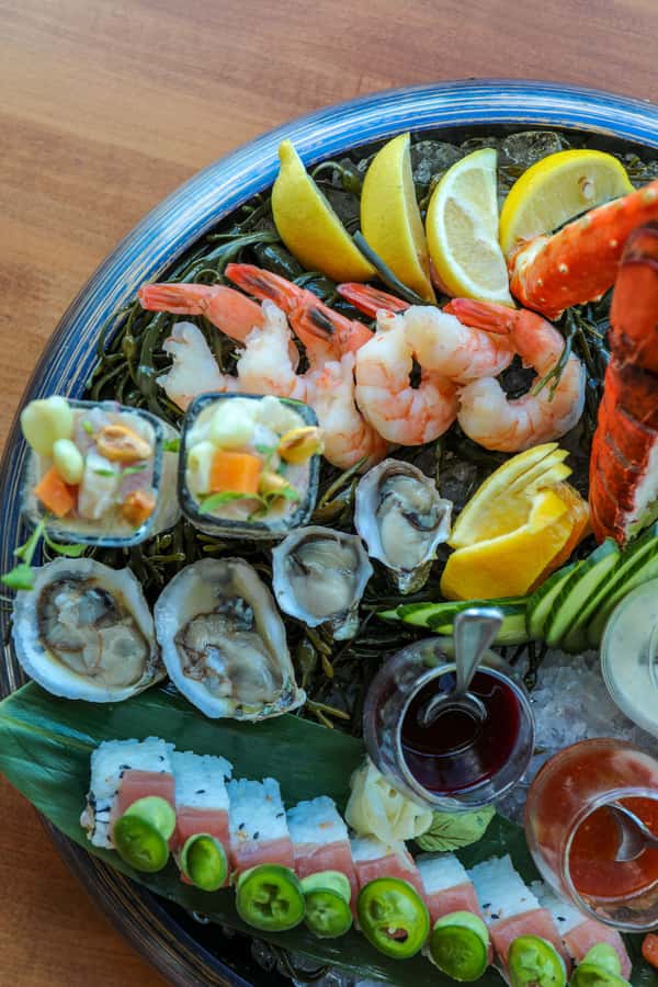 How To Eat Oysters Like A Pro - Rusty Pelican Miami - Seafood ...