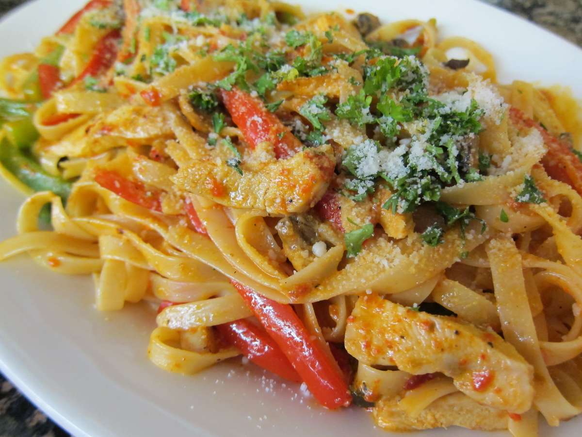 Chicken Fettuccini Picante - Entrees - Giuliano's - Italian Restaurant ...
