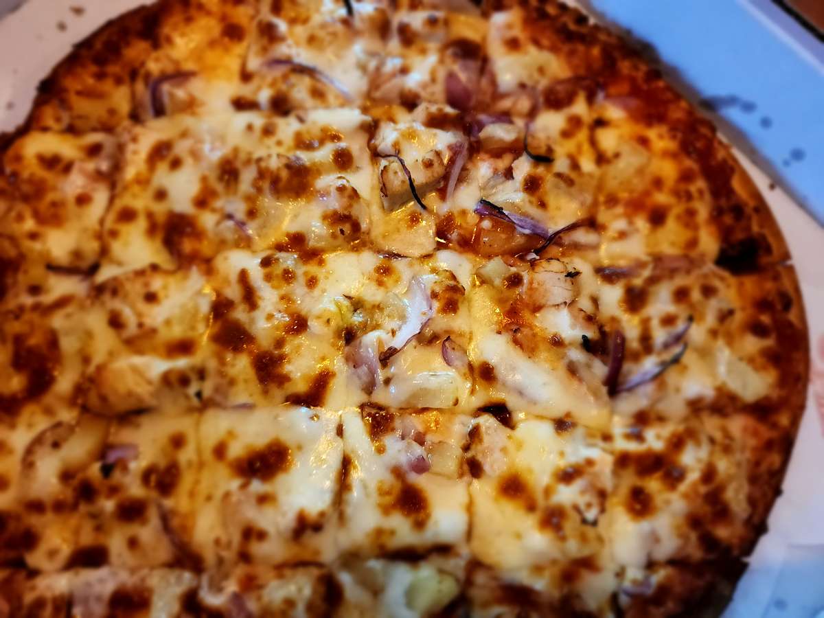 Island pizza store