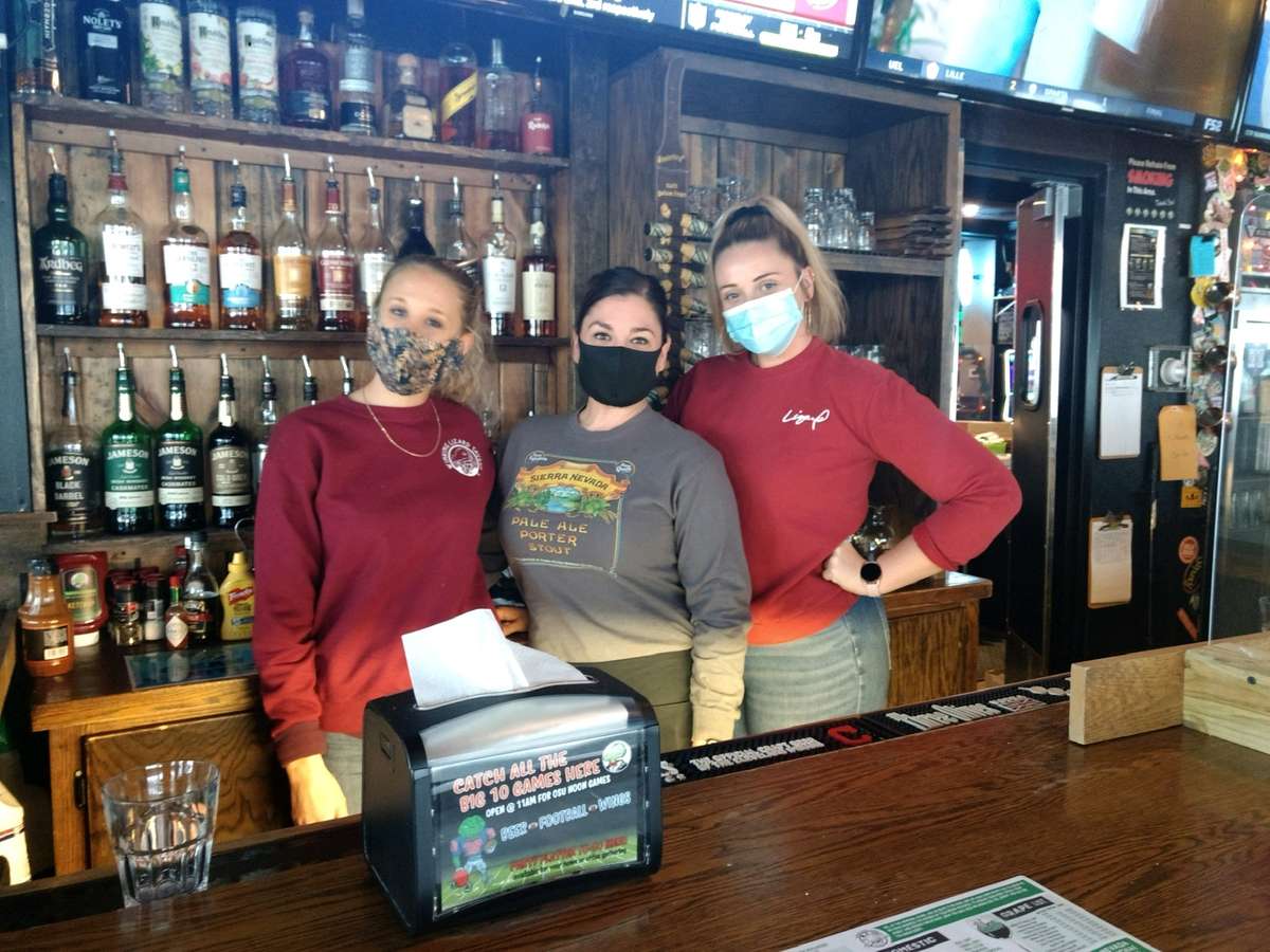Join Our Team - Winking Lizard Tavern