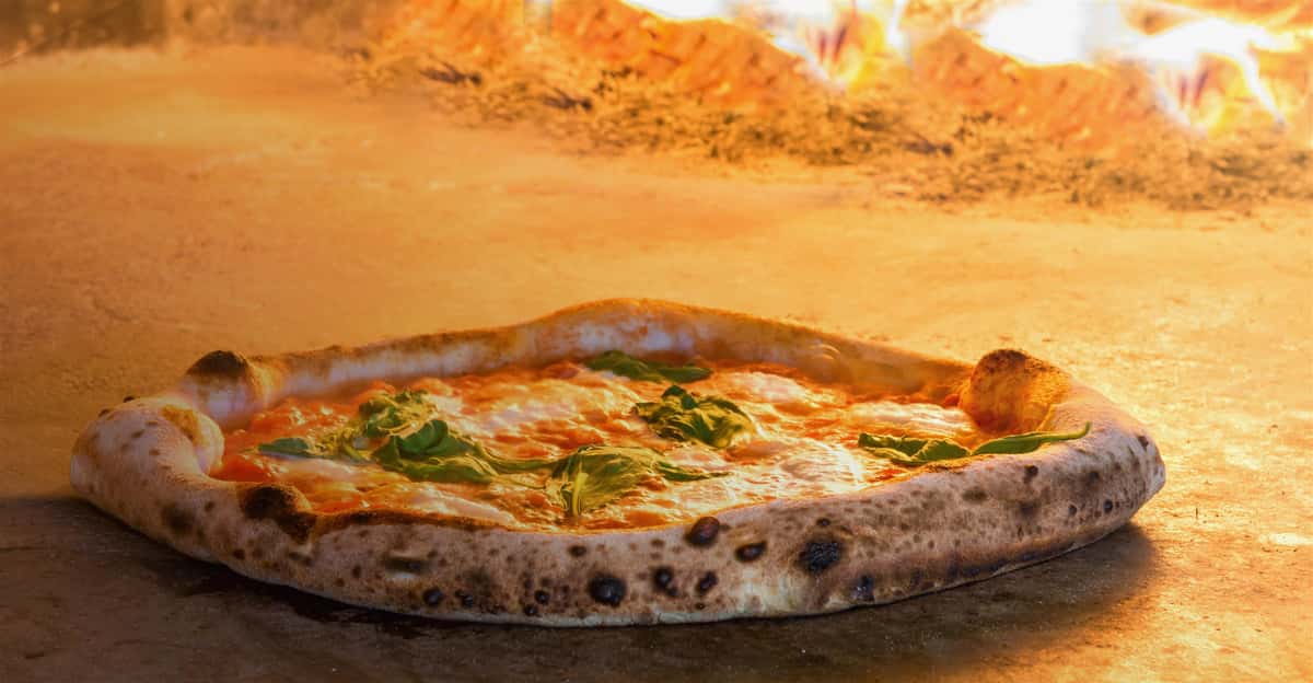 Dom's pizza store