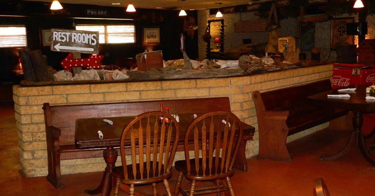 Entertainment - The Yearling Restaurant - Restaurant in Hawthorne, FL