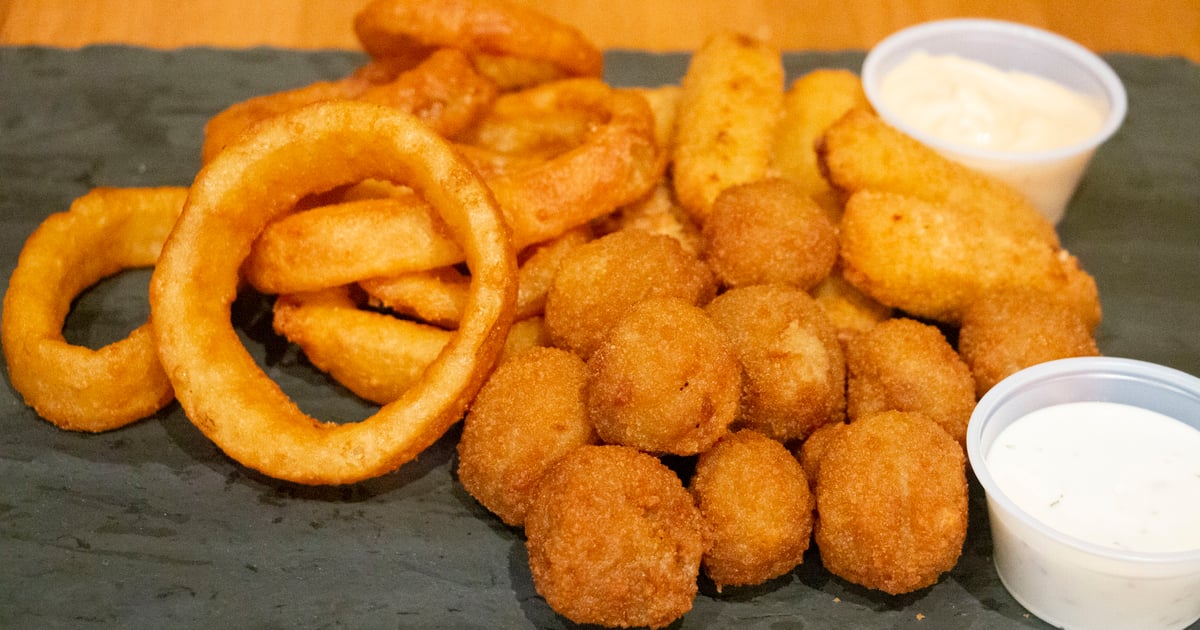 Pick 3 Sampler Basket - Submarine House Sports Bar