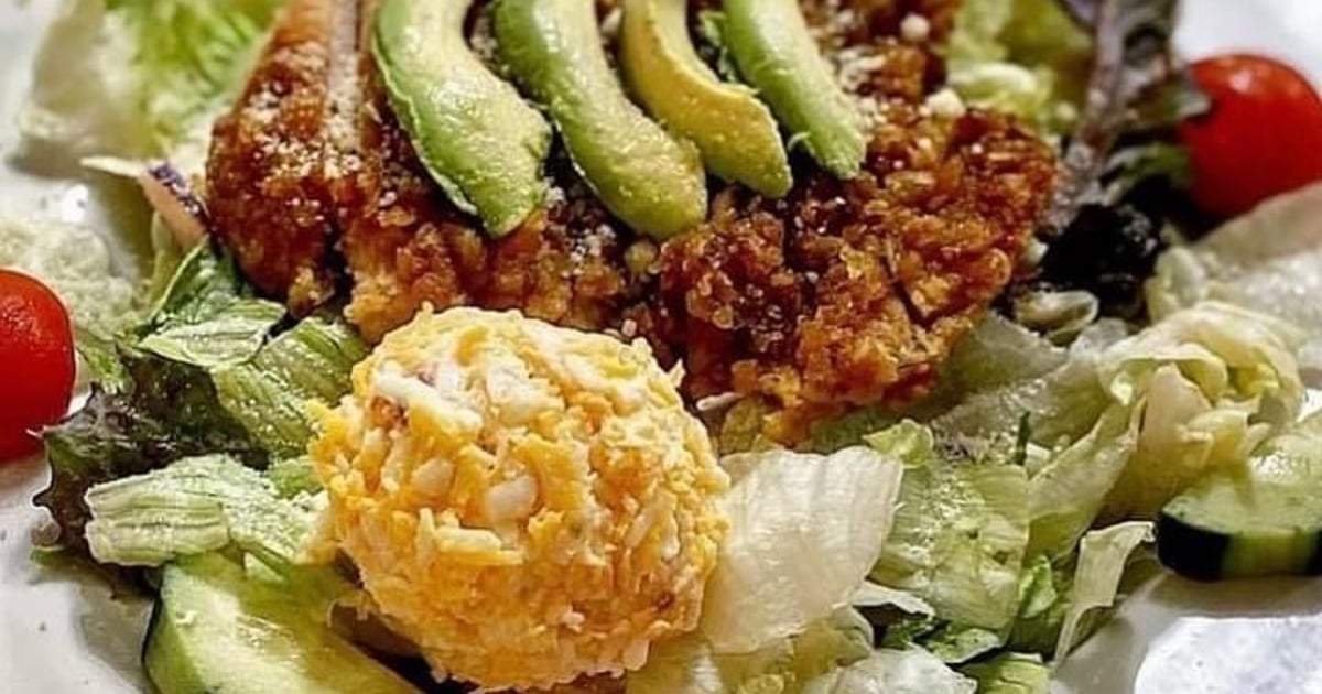 California Chicken Salad - The Whistle Stop