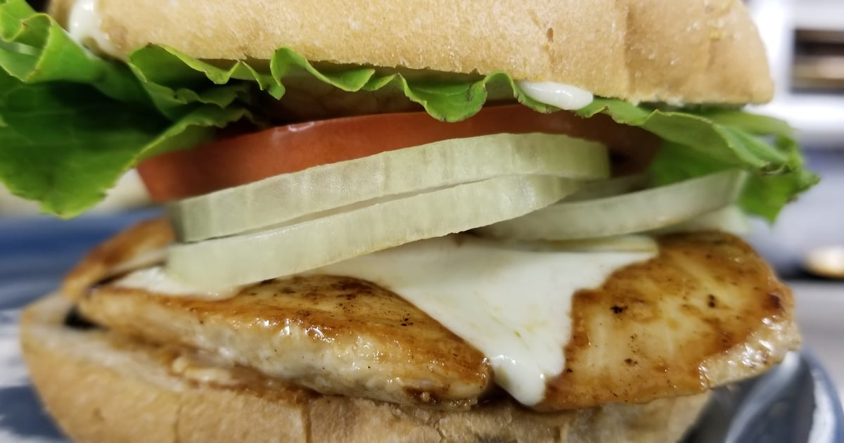 BYO Chicken Sandwich - Ciccino's Pizzeria & Restaurant