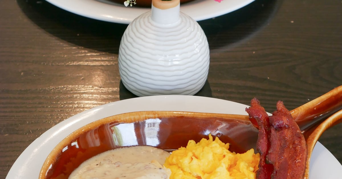 Biscuit & Gravy - Menu - Crackings. - Breakfast Restaurant in FL