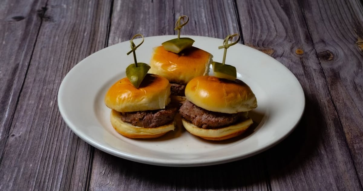 Sliders - Valley Lodge Tavern - Tavern in IL