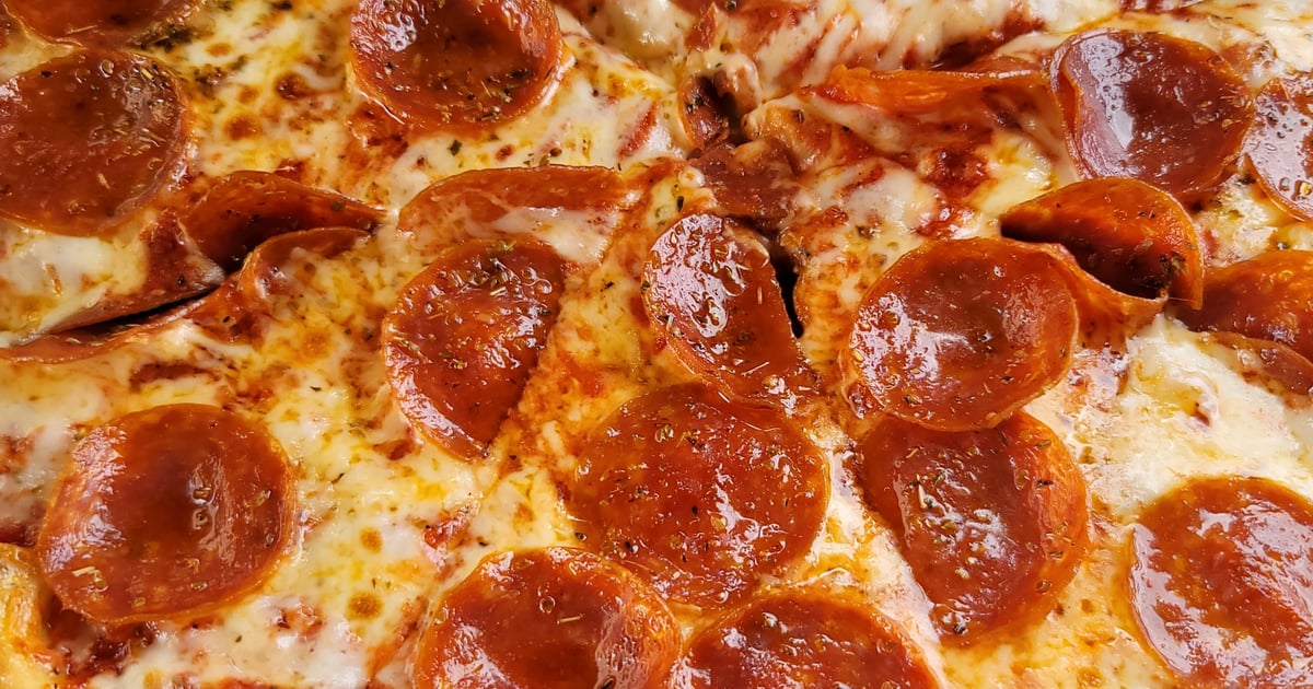 16 Inch Pepperoni - Risi Pizzeria & Italian Cuisine - Pizza Restaurant ...