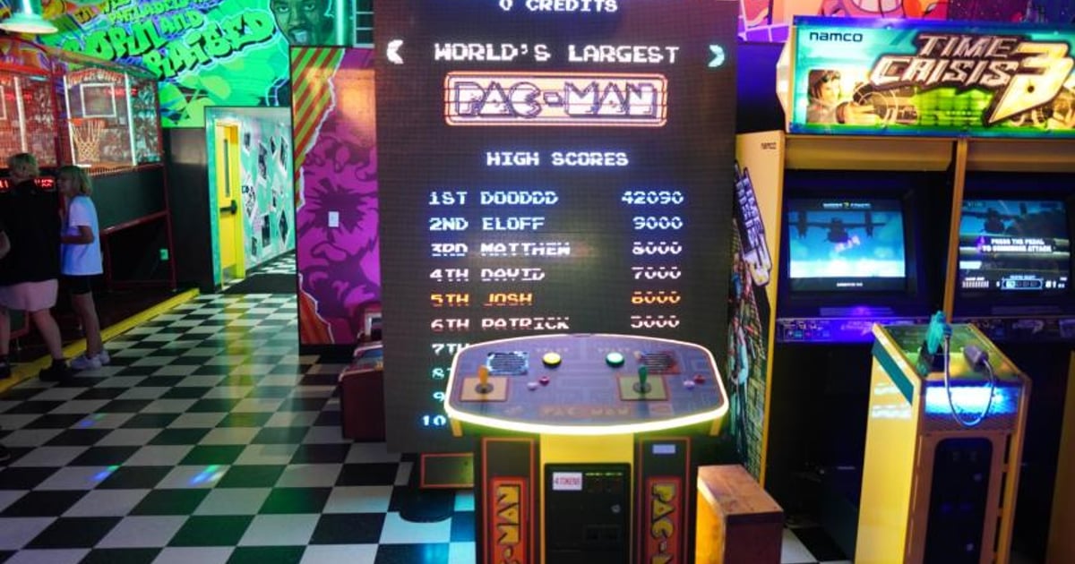 World's Largest Pac Man - El Paso Games - RAD Retrocade - Bar & Grill
