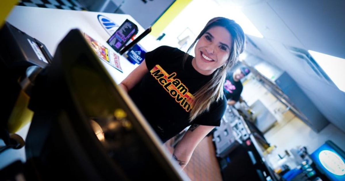 Party Packages - RAD Retrocade - Bar & Grill