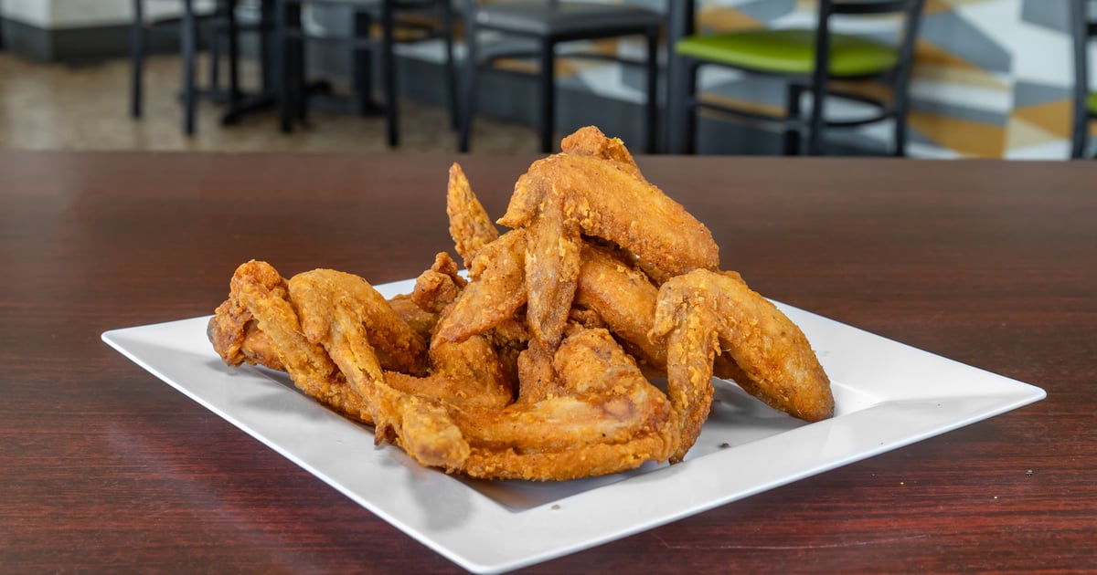 10-piece Whole Wings - Wings R King - Chicken Wings Restaurant in AL
