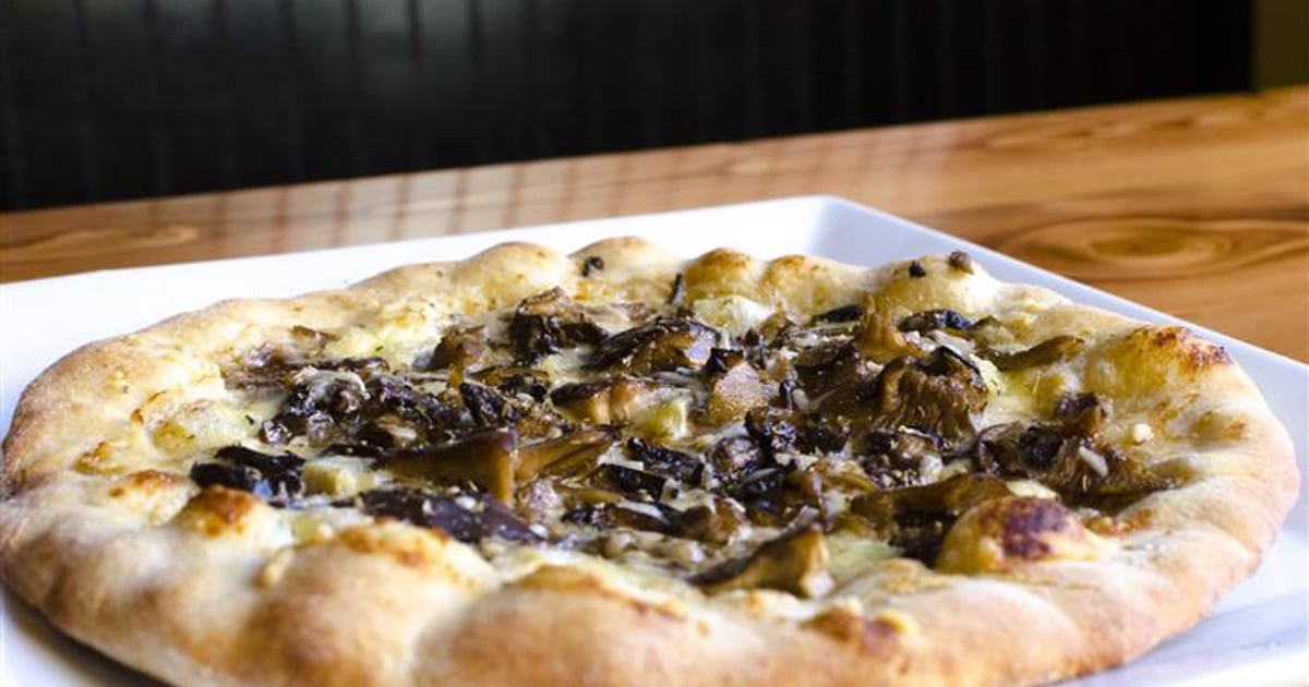 Oak Stone Craft Pizza and Bar - Restaurant in Winchester, VA