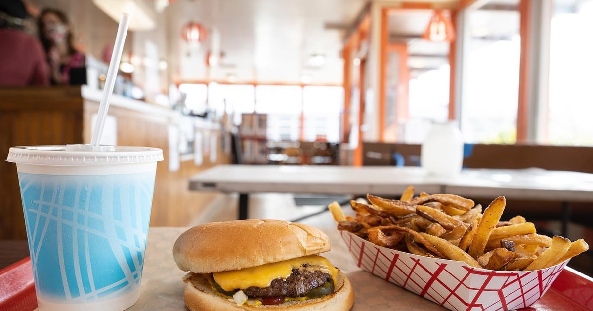 Private Events - Bob's Footlongs | Best Burgers and Hot Dogs in Fortuna CA