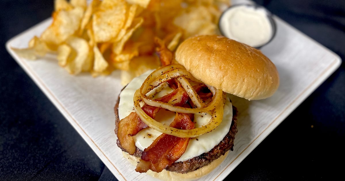 Deluxe* - Snapperz Grill & Steam Bar