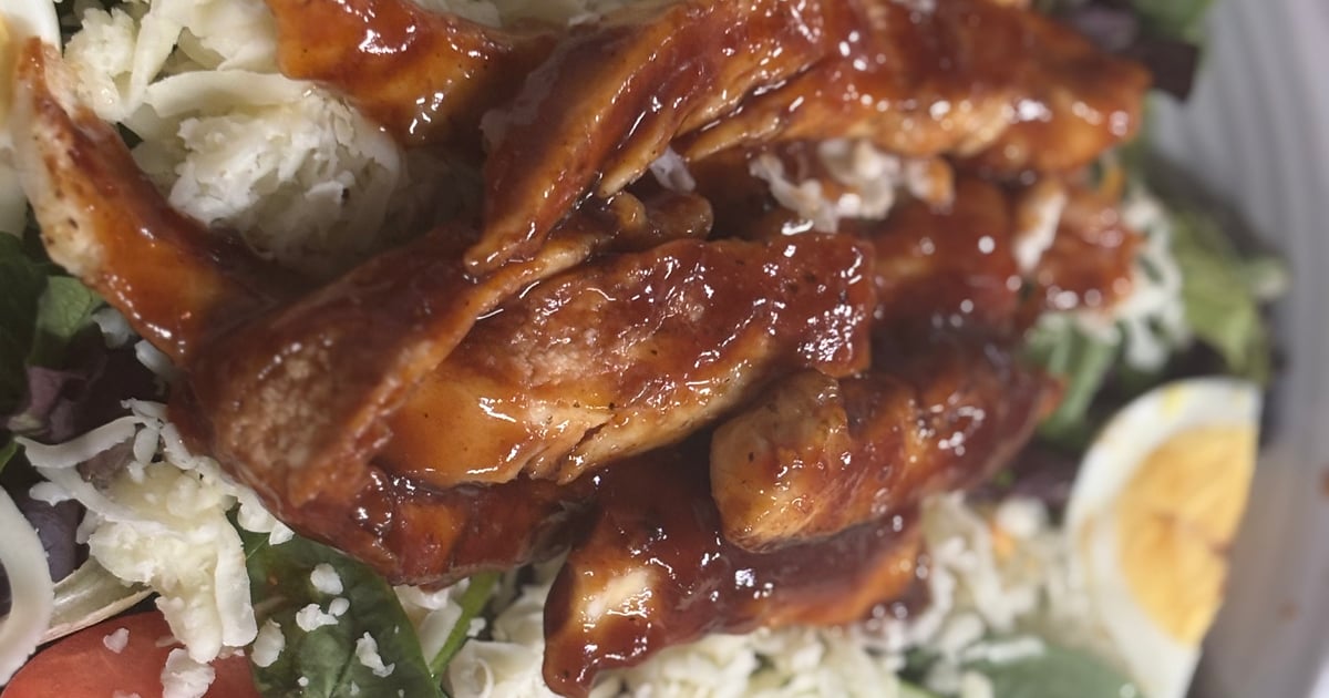 BBQ Grilled Chicken Salad - Sub Runners - Sandwich Restaurant in MD
