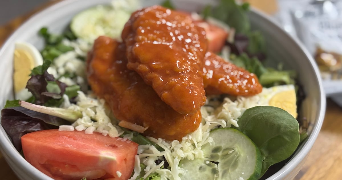 Buffalo Chicken Tender Salad - Sub Runners - Sandwich Restaurant in MD