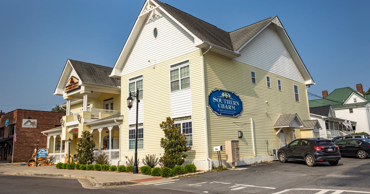 Join Our Team - Southern Charm Restaurant Blue Ridge
