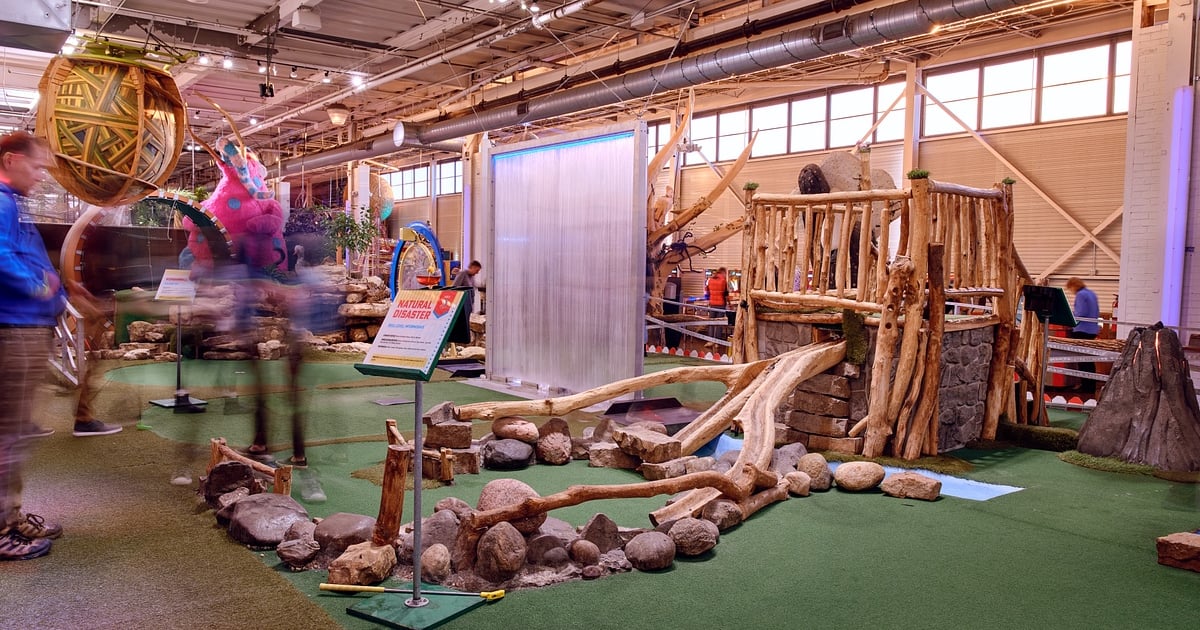 Mini Golf | Hole 4 - Can Can Wonderland, St. Paul MN