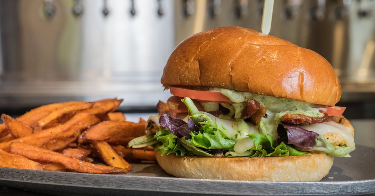 Allen - Village Burger Bar - American Restaurant in TX