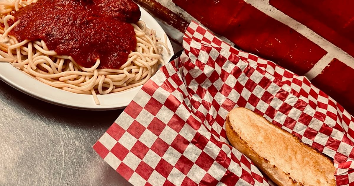 Spaghetti with Meatballs - Menu - Mama Rosa's pizza