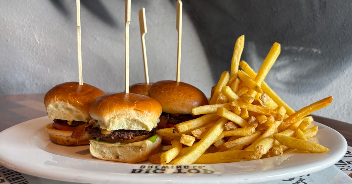Smash Burger Sliders - Big Top Brewing - Brewery in FL