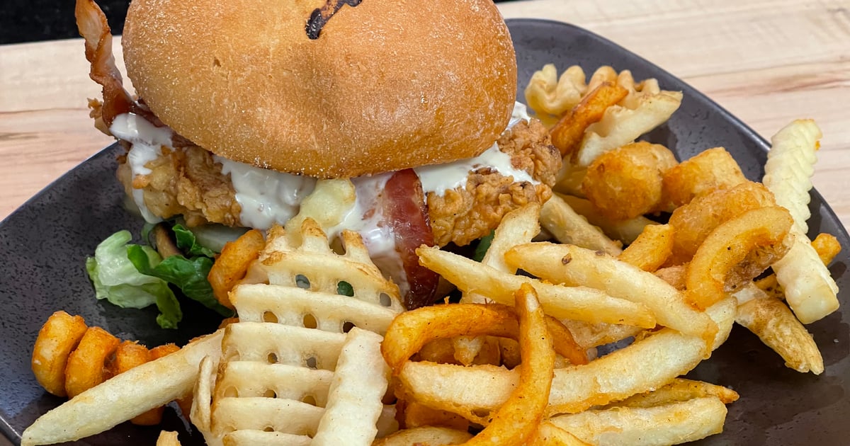 Chicken Sandwich - Lunch - Toro | Bowling Green