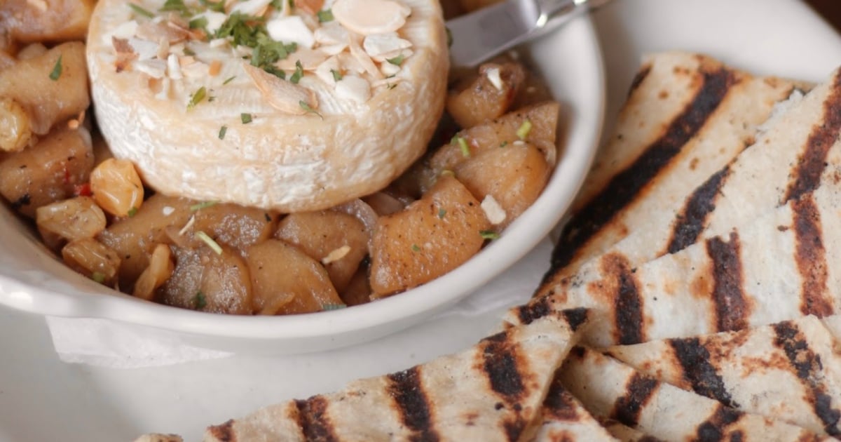 Baked Brie - Food - Common Grill