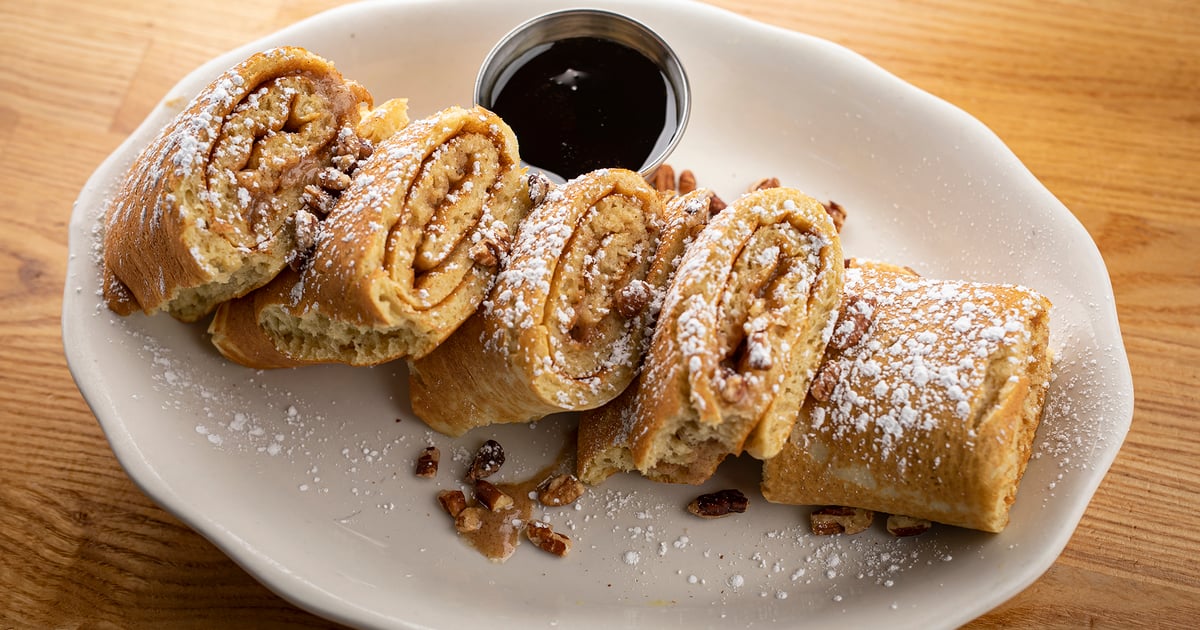 Cinnamon Roll - Eggy's Diner