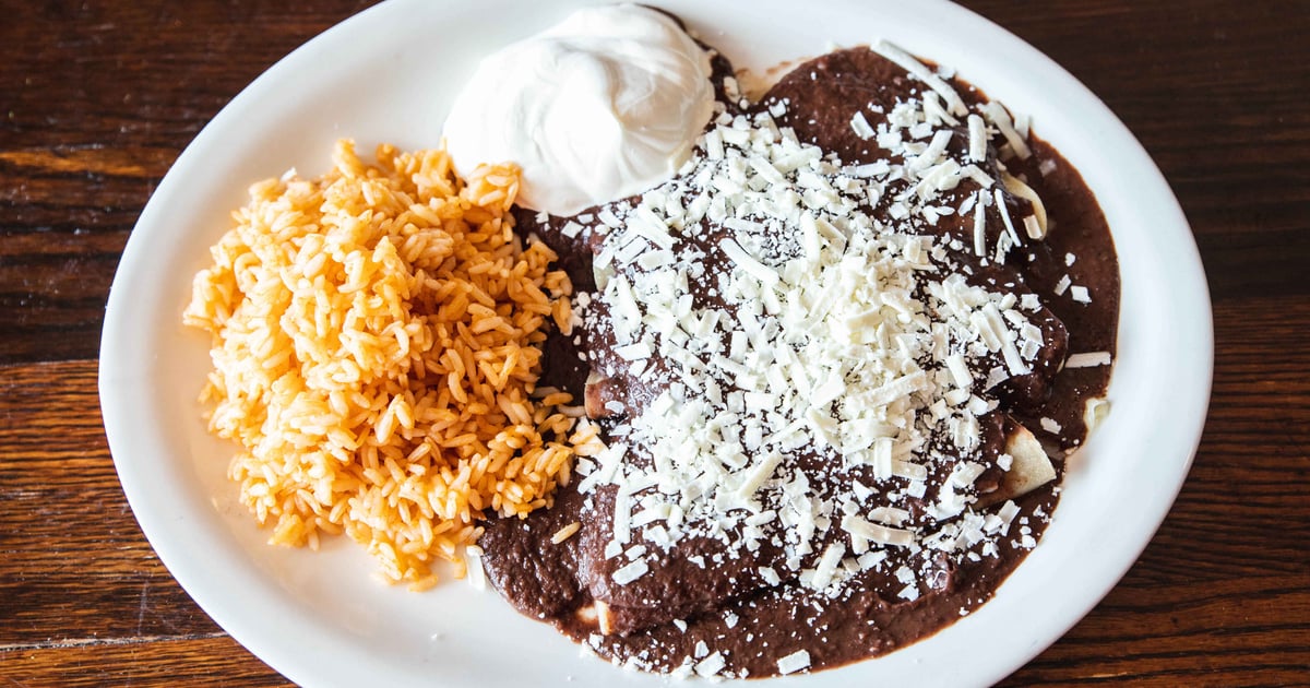 Pechuga De Pollo En Mole Poblano - Menu - La Veracruzana - Mexican ...