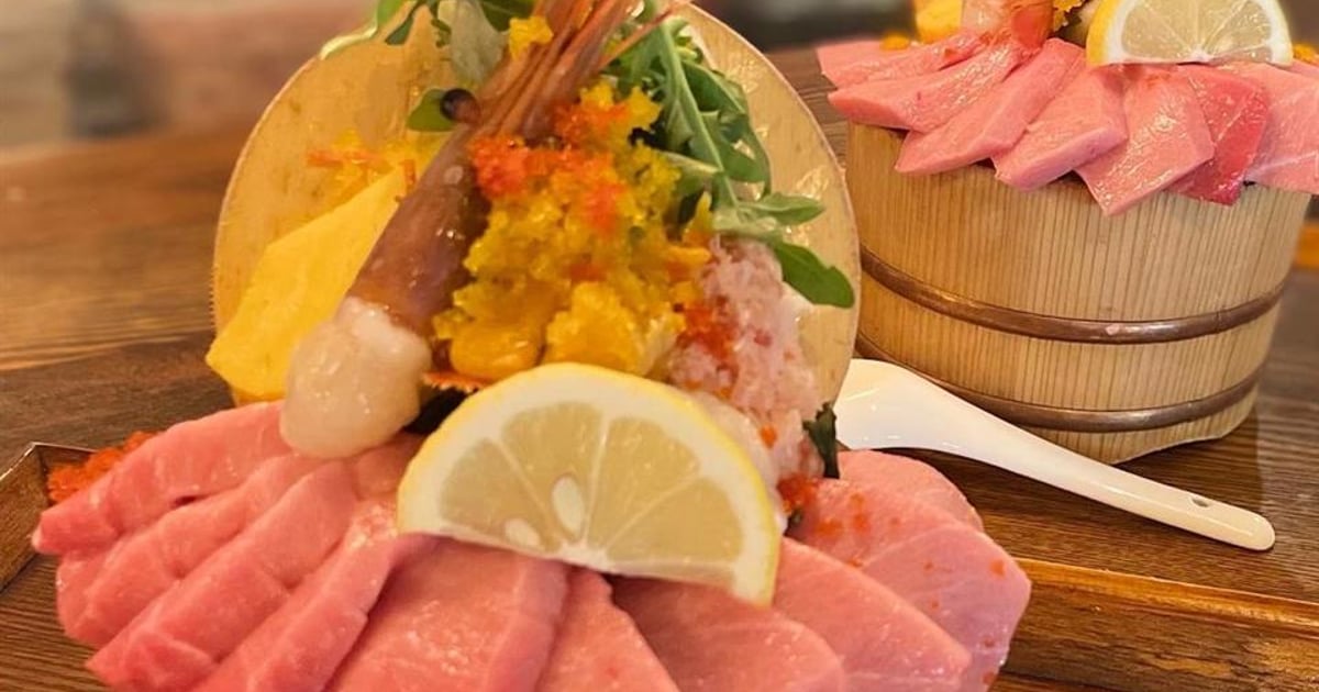 Otoro Bluefin Tuna Deluxue Seafood Bowl - Raisu - Japanese Restaurant ...