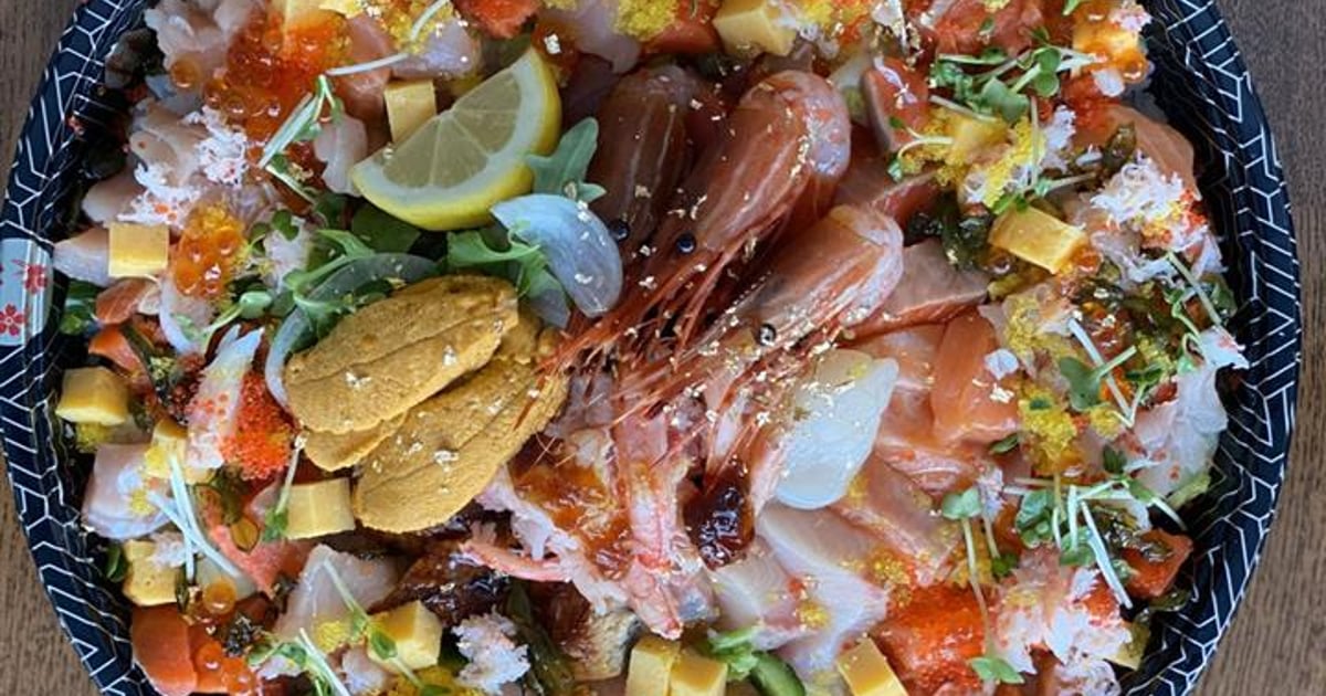 Family-size Deluxe seafood bowl - Our Menu - Raisu - Japanese ...