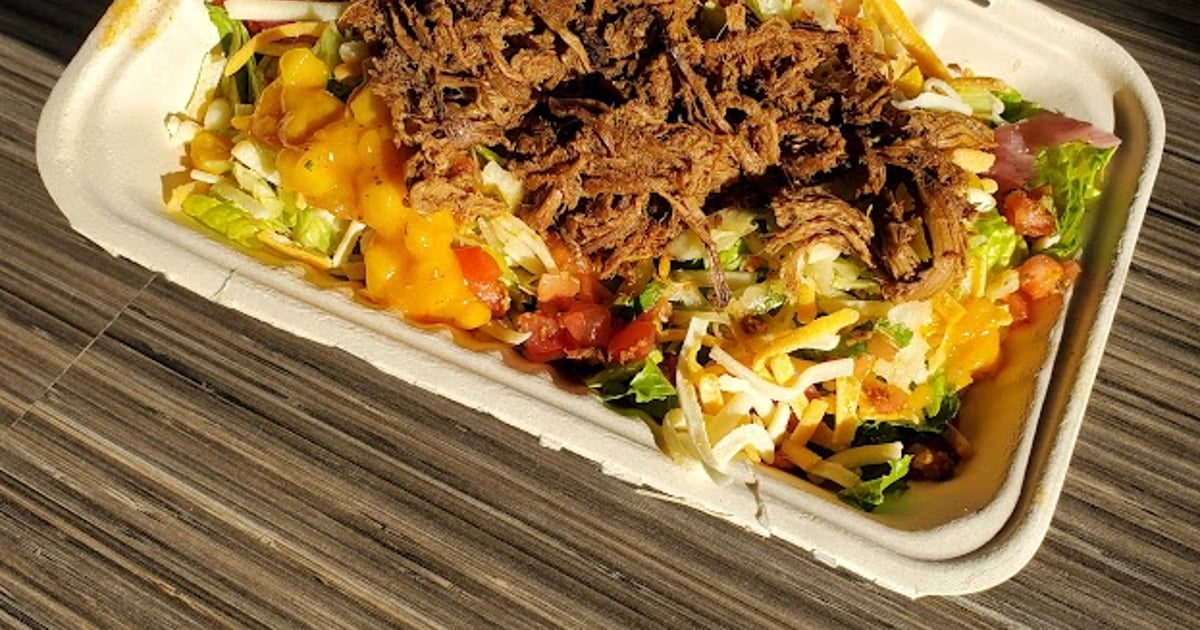 Barbacoa Salad - Menu - Burrito Splendido - Mexican Restaurant in MB