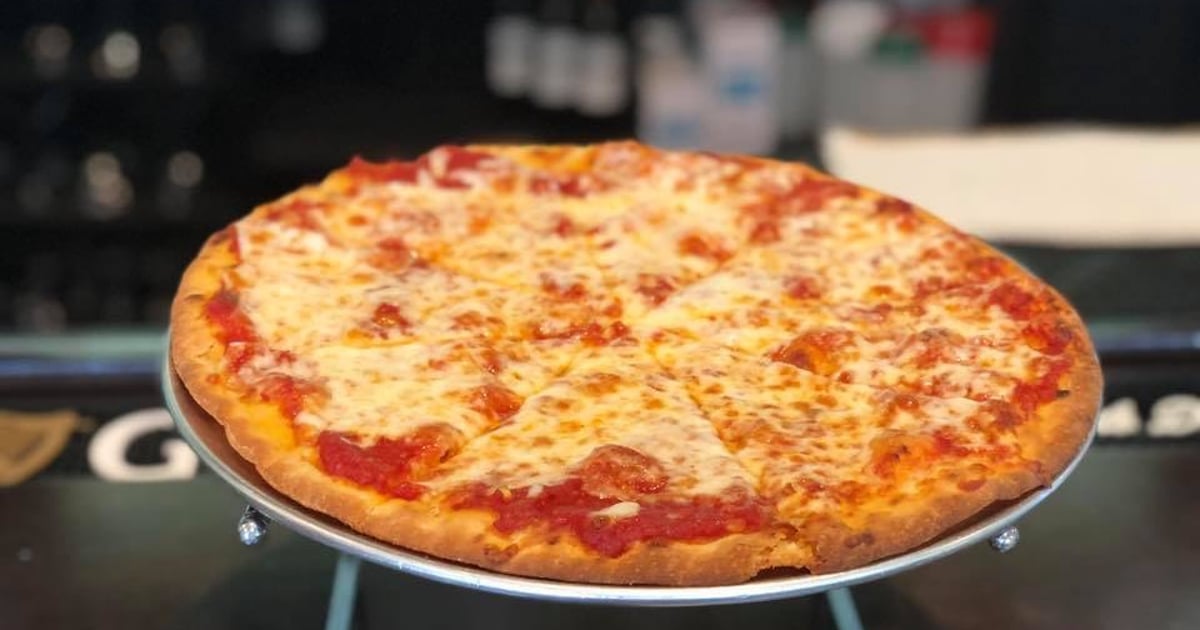 12-inch Pie - Preston's Pub - American Restaurant in Manassas Park, VA