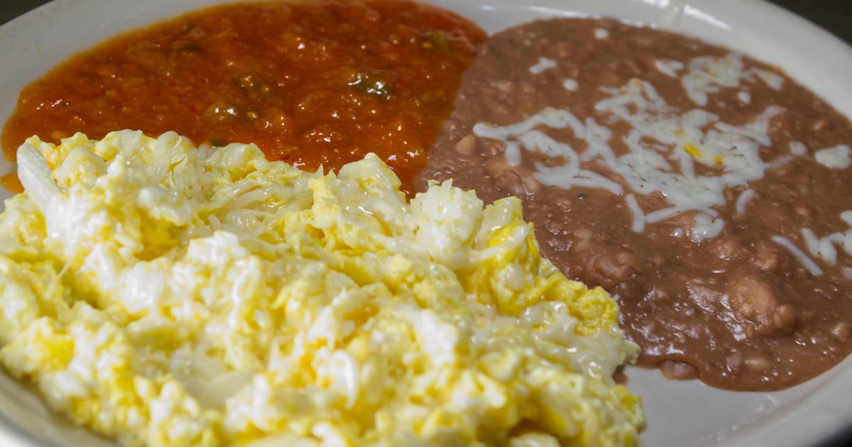 Huevos Revueltos con Queso - Breakfast - Los Amigos Grapevine