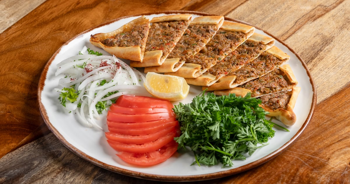 Meat Pie - Nukha - Restaurant & Lounge